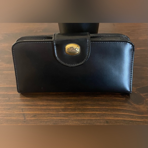 mundi | Bags | Mundi Genuine Leather Walletcheckbook Organizer Nwt ...